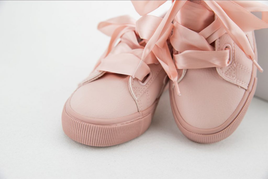 Interchanging attraction ribbon laced sneakers in pink • DREAMSCAPED