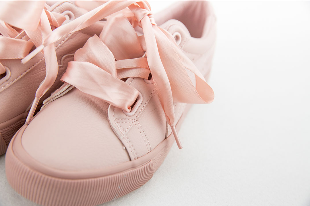 Interchanging attraction ribbon laced sneakers in pink • DREAMSCAPED