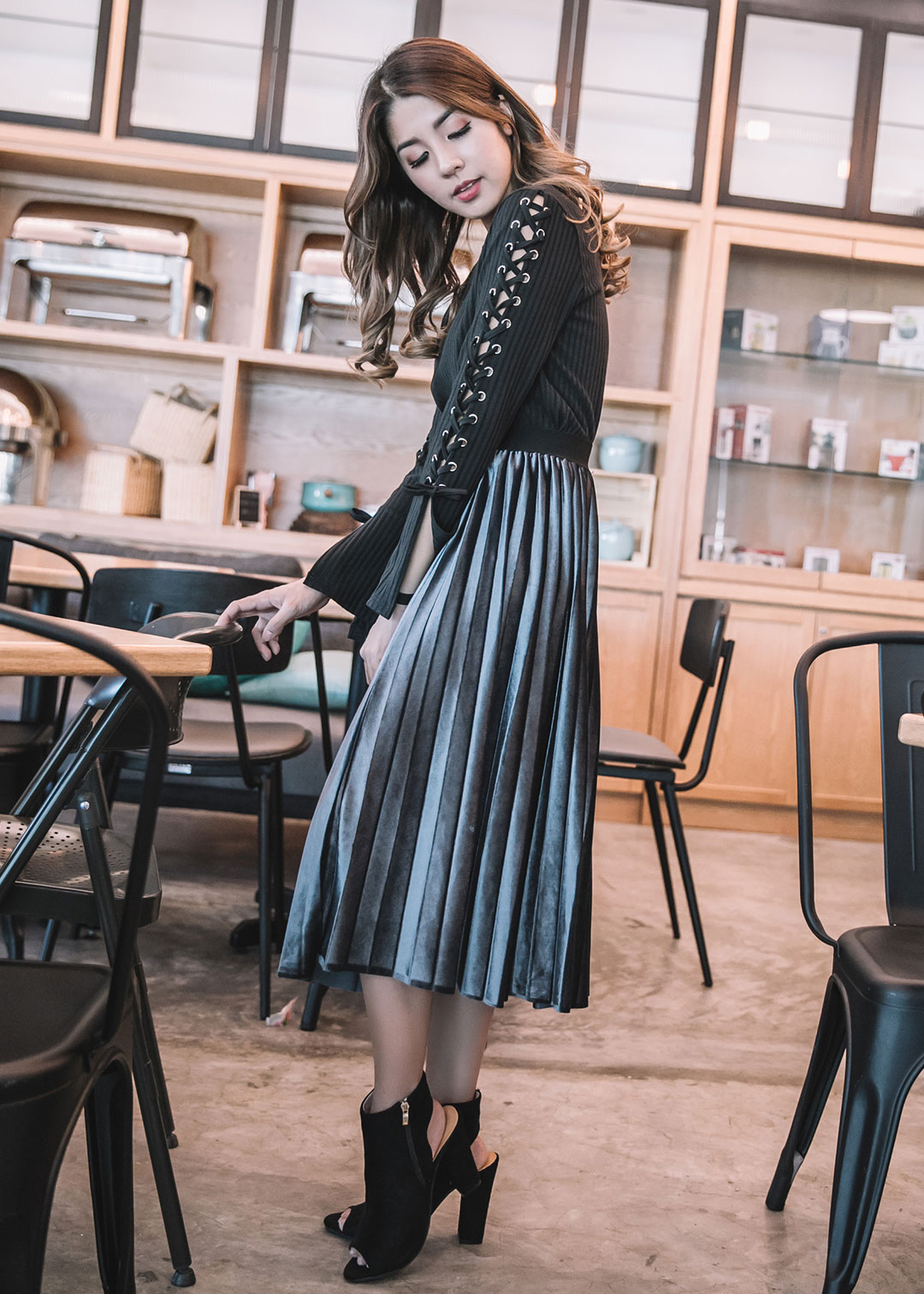 Graceful Queens Velvet Boots • DREAMSCAPED