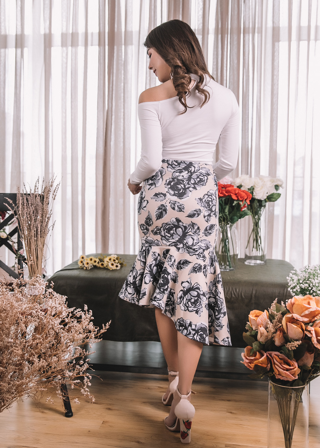 Rose-loving asymmetric ruffle skirt in beige • DREAMSCAPED