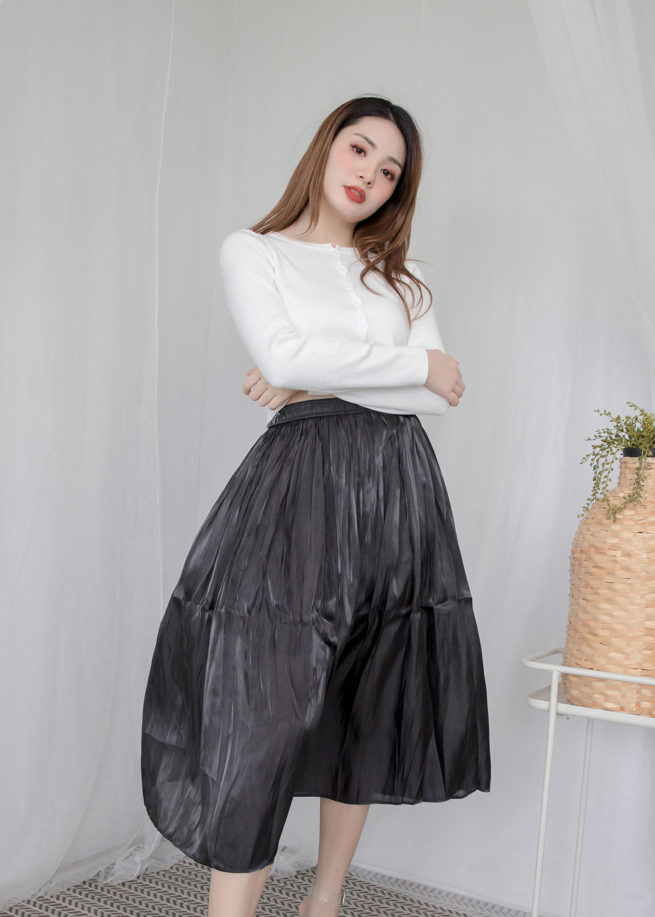 Gloss Over Satin Pleated skirt in Black • DREAMSCAPED